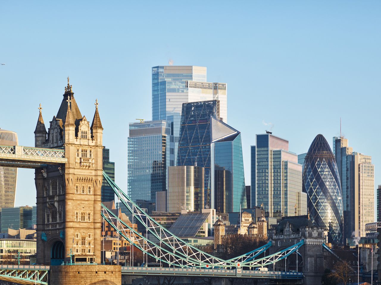 FTSE 100 hits new highs above 10,000