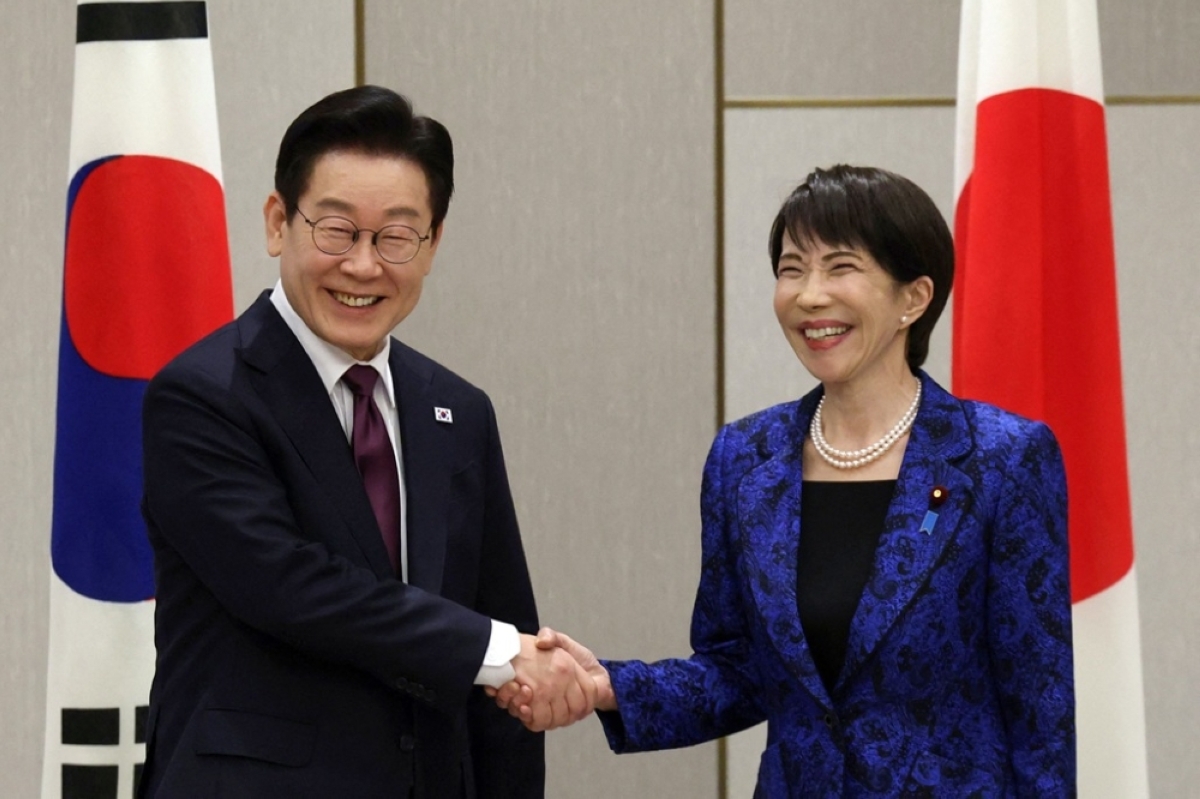 Leaders of Japan, South Korea meet as China flexes muscles