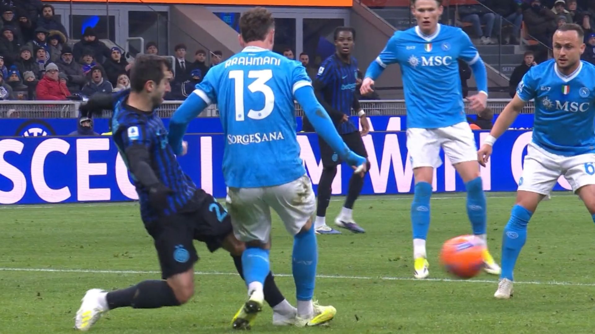 Rrahmani-Mkhitaryan, Open VAR sul rigore assegnato in Inter-Napoli: l ...