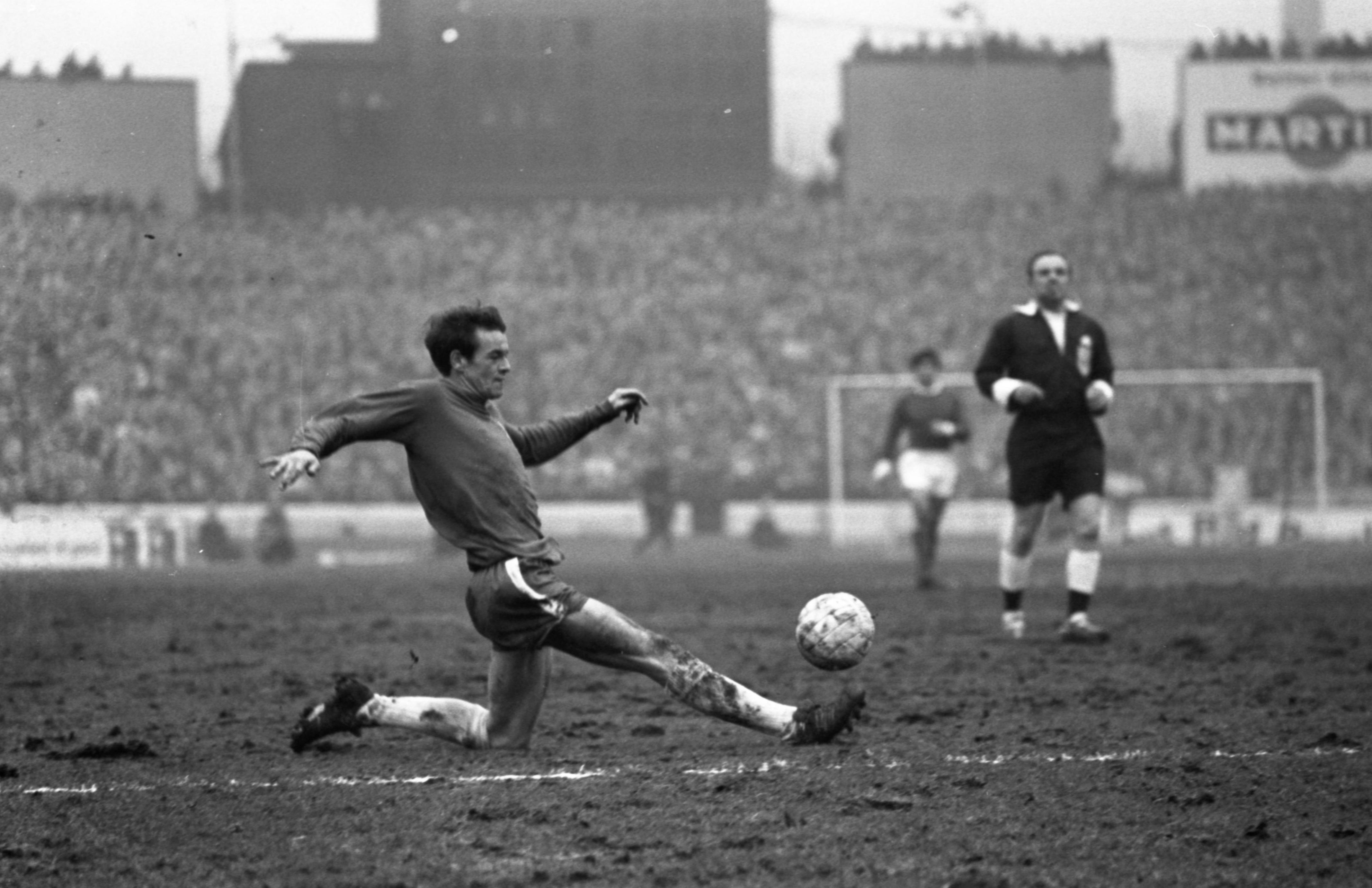 Chelsea mourn death of iconic Scotland internationalist Eddie McCreadie ...