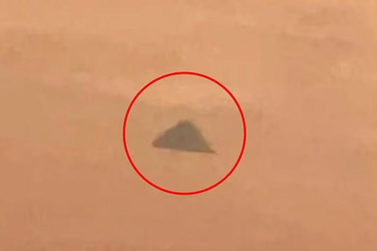 Miners left totally floored after spotting 'genuine UFO' racing across ...