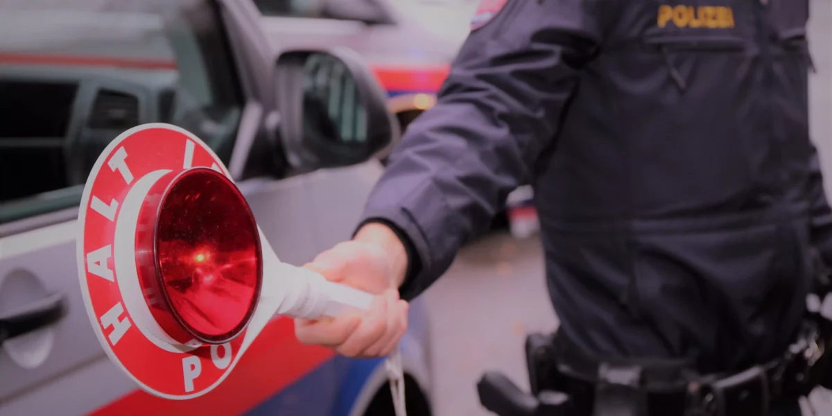 Mit Handbremse gebremst: Polizei zieht Schrott-Auto aus dem Verkehr