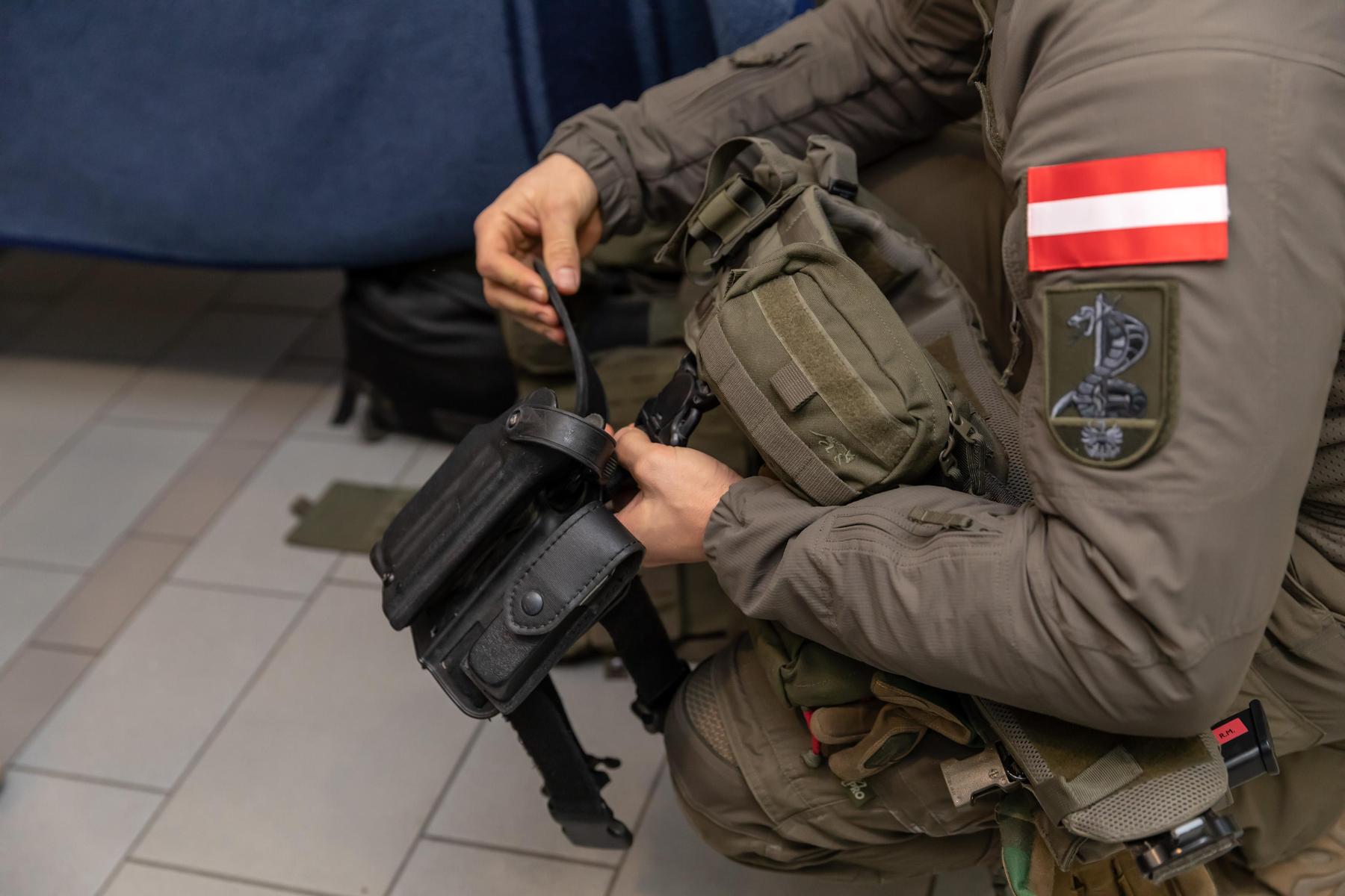 Krimi um Vermisste: Cobra-Mann gerät unter Druck: Gestohlene ...