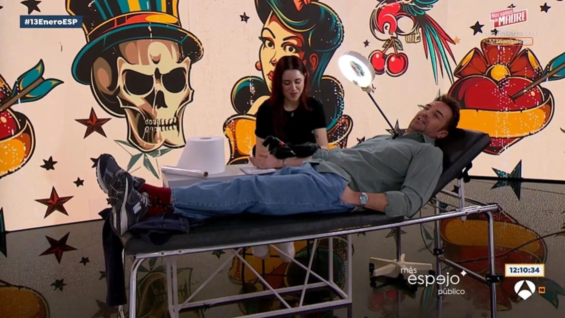 Miquel Valls escenifica cómo se hace un tatuaje en directo y Susanna ...