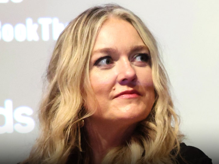 Colleen Hoover reveals she received radiation for cancer treatment