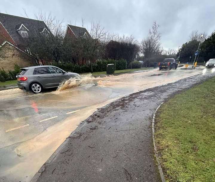 Pictures show major water leak in Brishing Lane in Park Wood, near ...