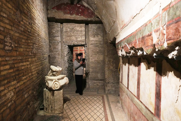 Ancient Rome meets modern technology as tourists visit an ancient home ...