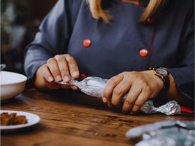 Which side of the aluminum foil is “right”? Understanding the ...