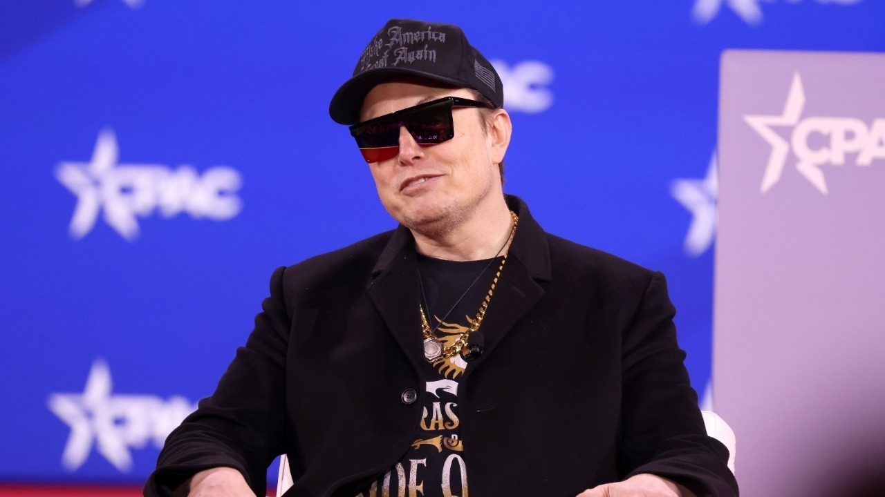 Elon Musk warns: saving cash will be pointless in 20 years