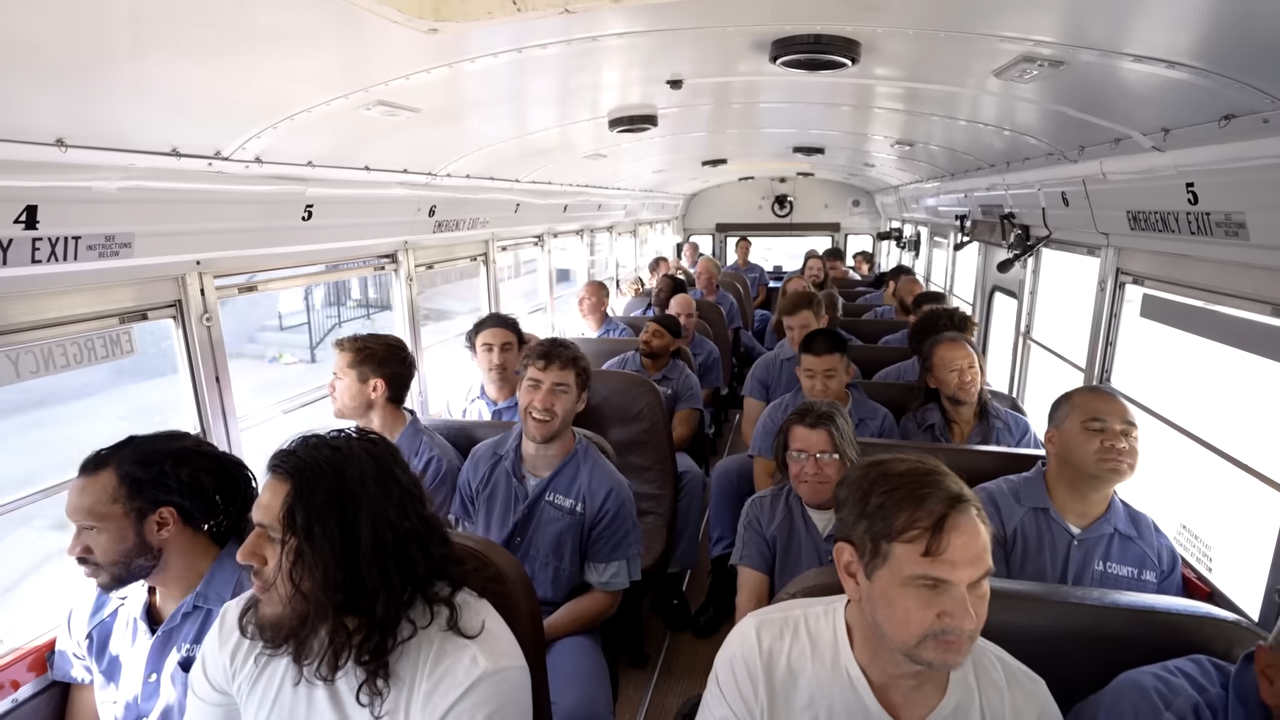 How this bus driver stopped a prison escape without hesitating