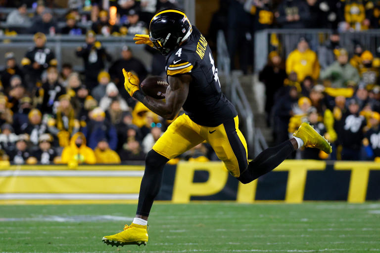 Steelers offensive snap counts, wild card: DK Metcalf's return