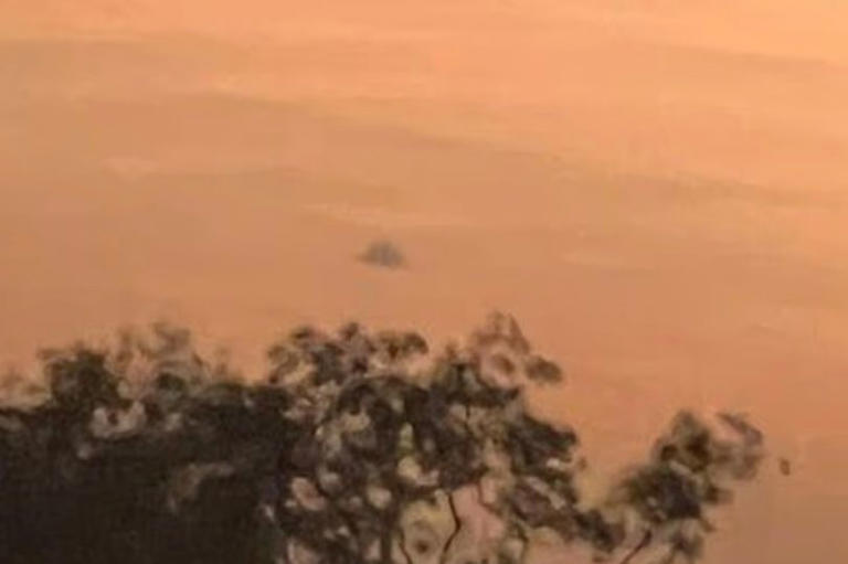 Miners left totally floored after spotting 'genuine UFO' racing across ...