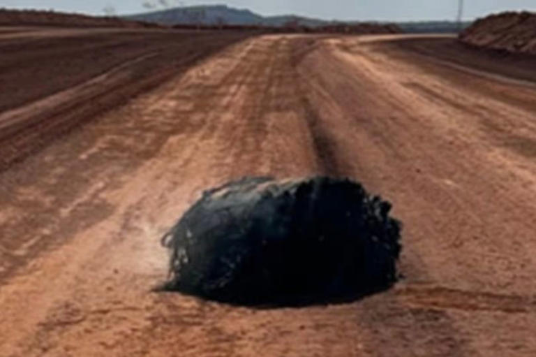 Miners left totally floored after spotting 'genuine UFO' racing across ...