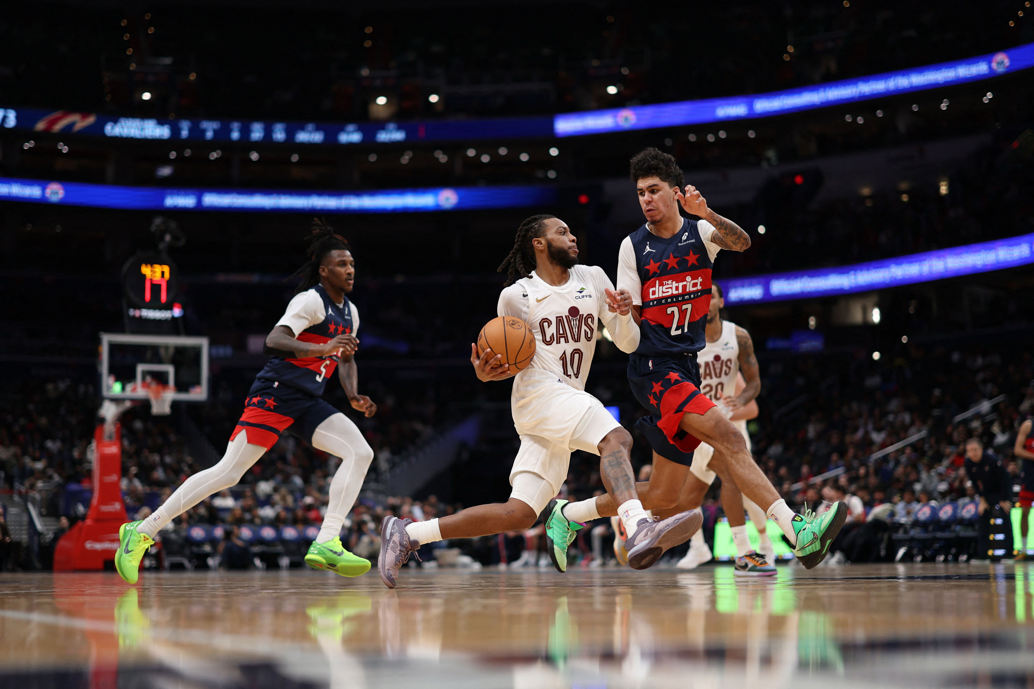 A MacBook, defensive lessons and some cursing: Inside an NBA film session