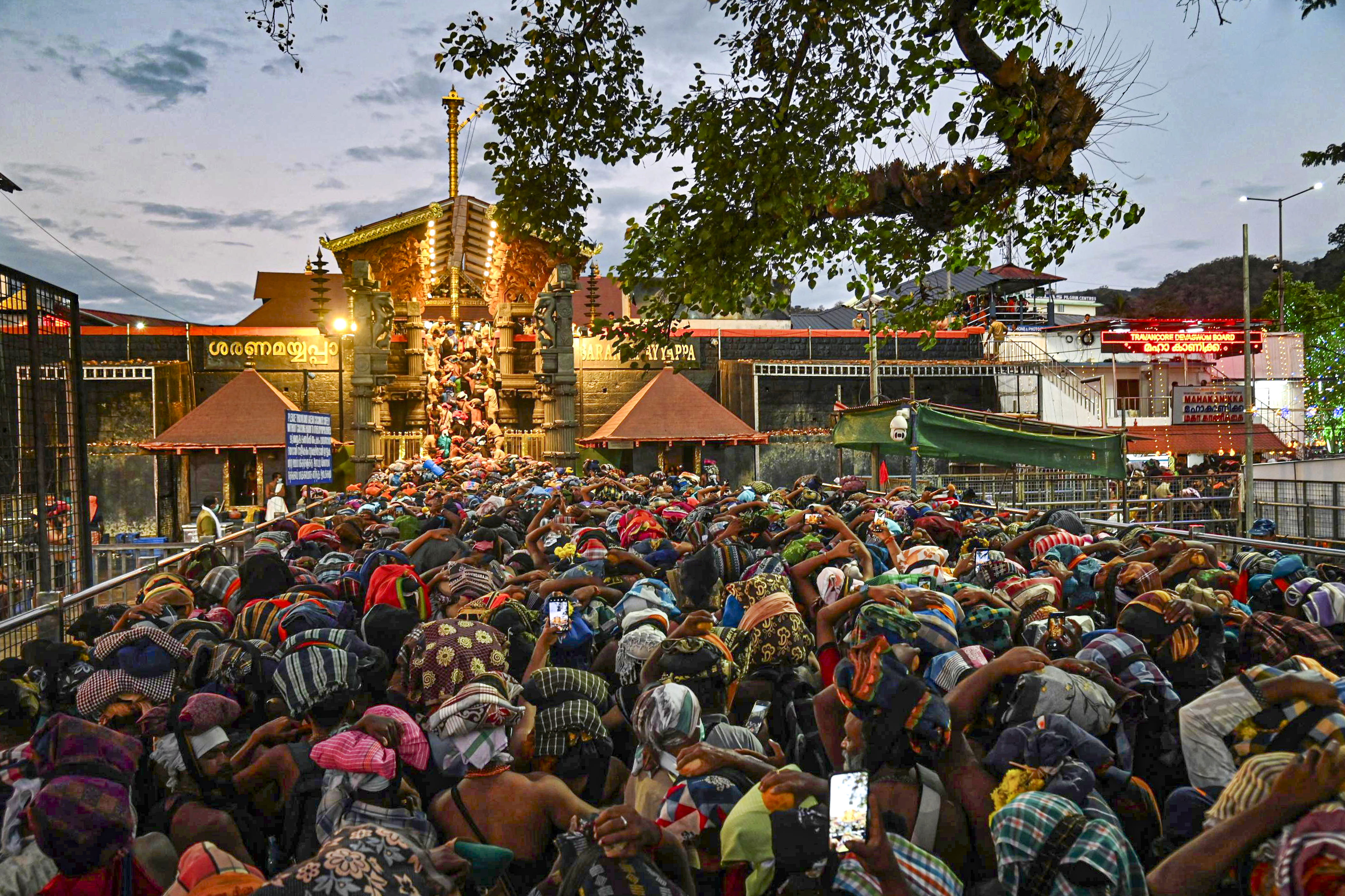 Over 51 lakh devotees visit Sabarimala this season: Travancore Devaswom ...