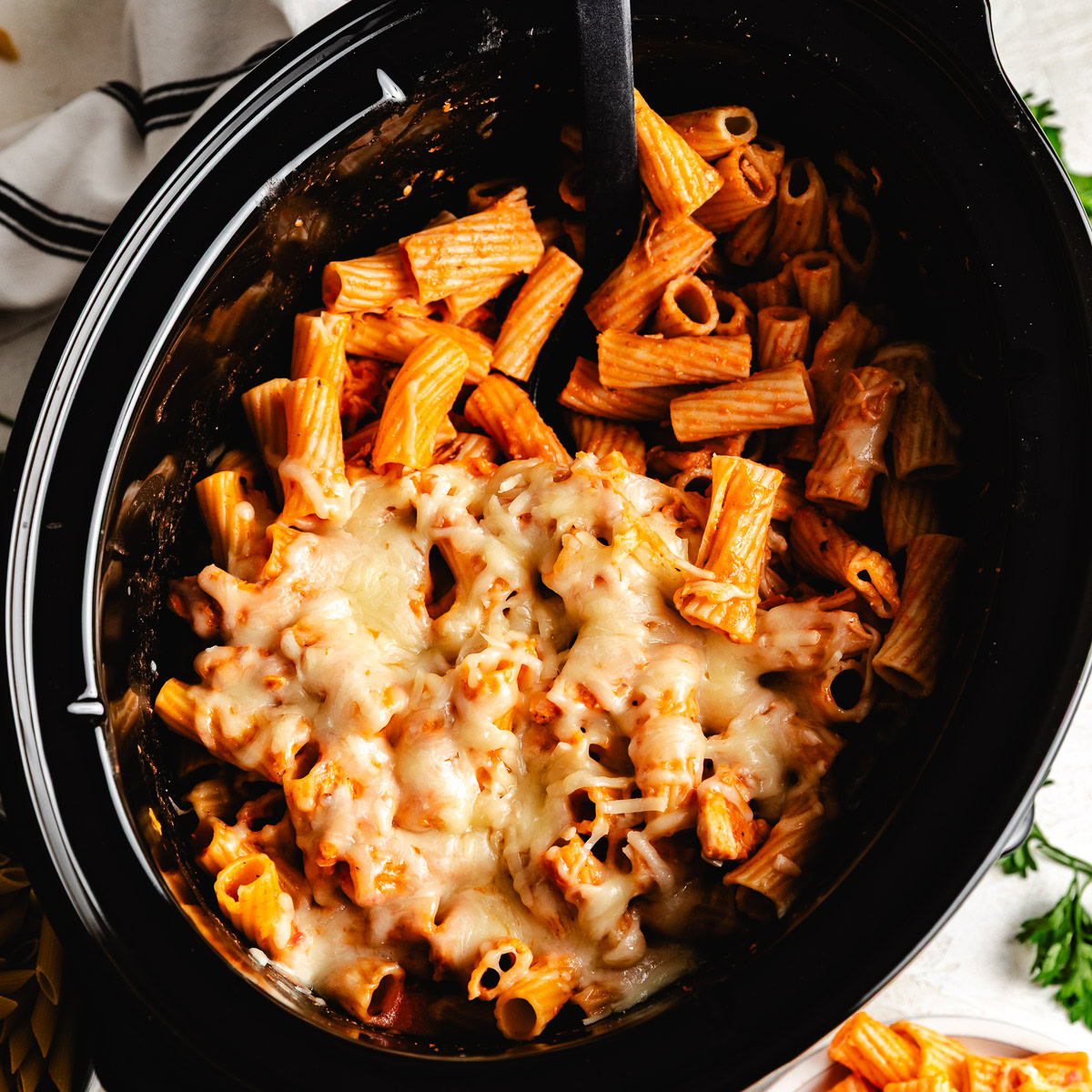 Easy crockpot chicken marinara Alfredo pasta