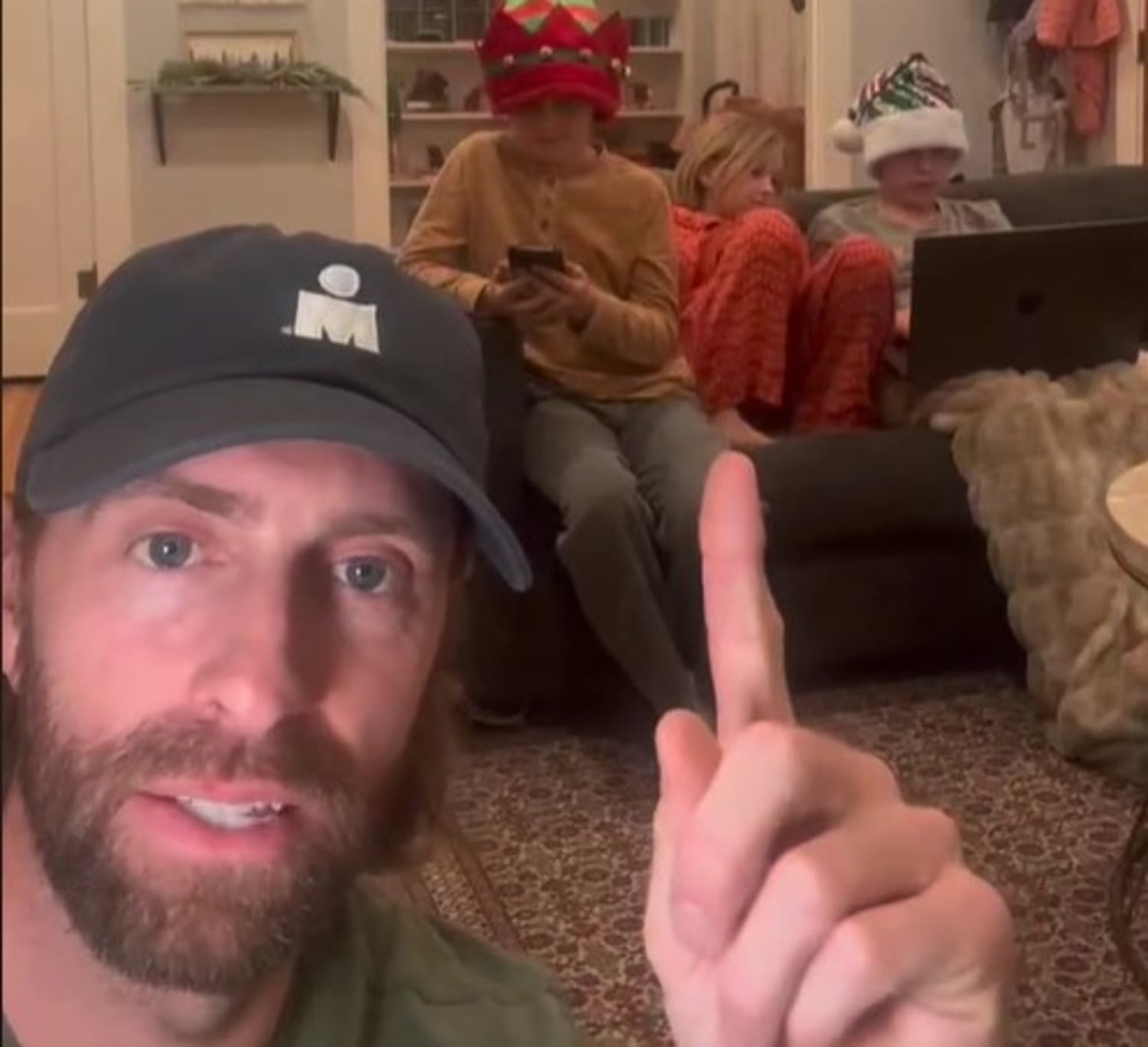 Man criticizes parent over kids' iPad use — then gets a lesson in self ...