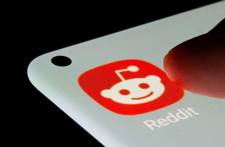 Reddit down: Users report site and app outage, servers offline—here's ...