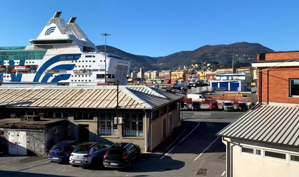 Via libera all’ormeggio del traghetto Janas al molo Garibaldi per un mese