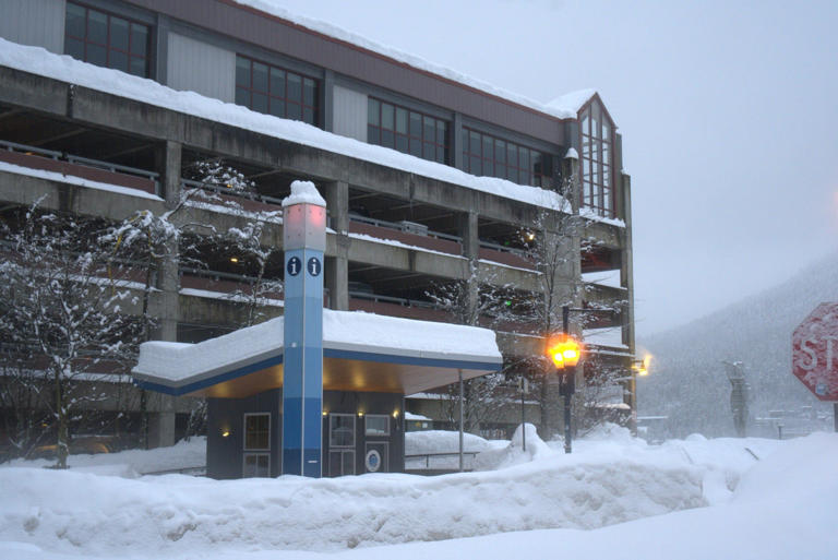 Record snow buries Juneau school and prompts five-day cleanup