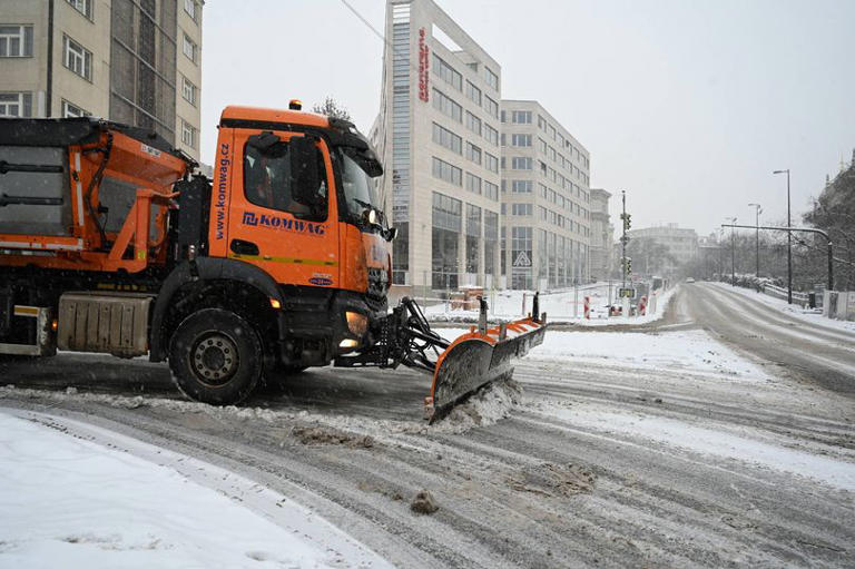 Travel chaos hits once again as four major airports forced to shut over ...
