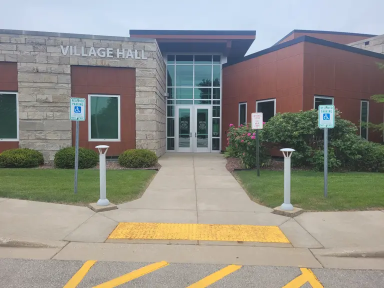 Officer-involved car crash: Motorist, police officers suffer non-life ...