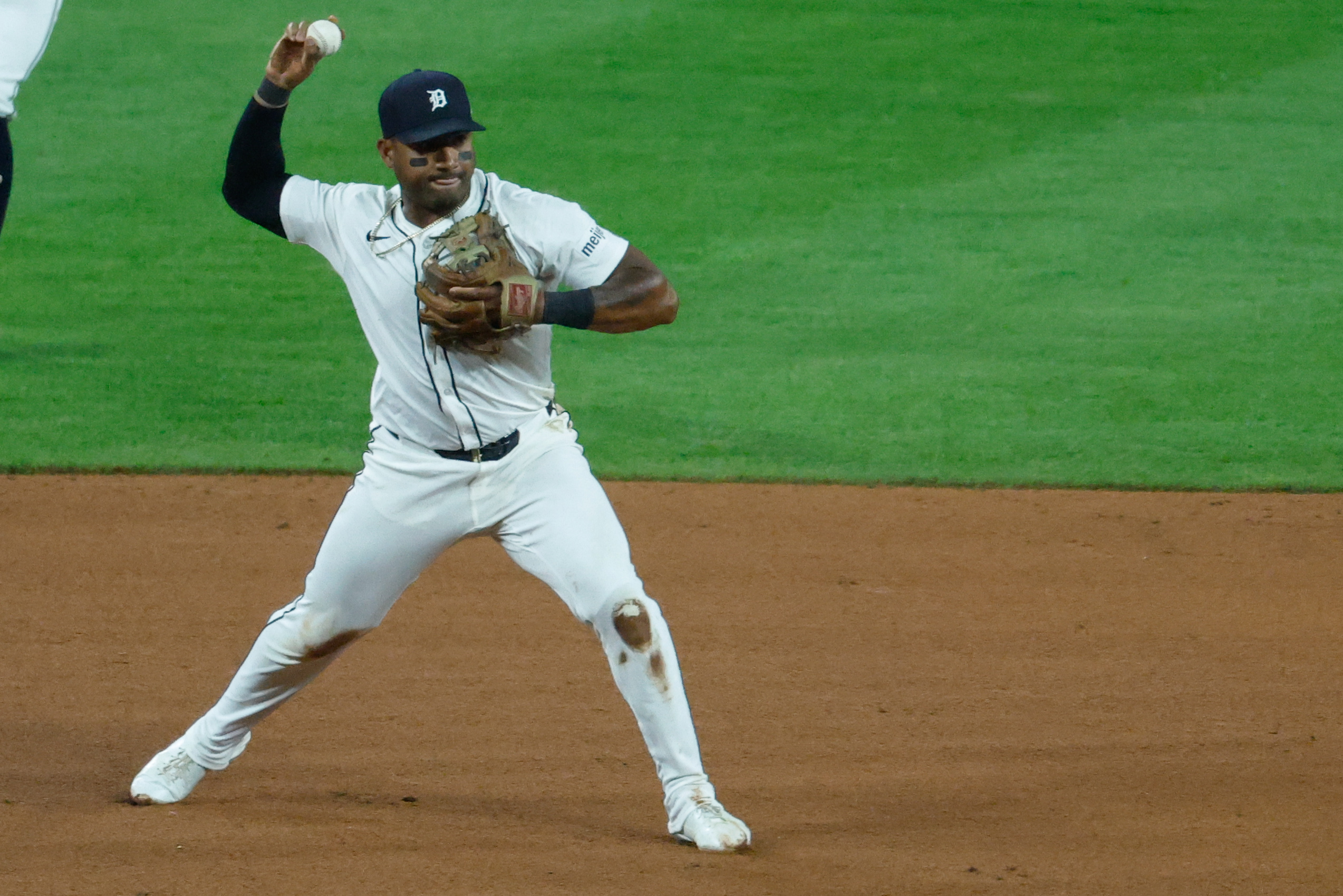 Dodgers finalize Andy Ibáñez contract, DFA newcomer Ryan Fitzgerald