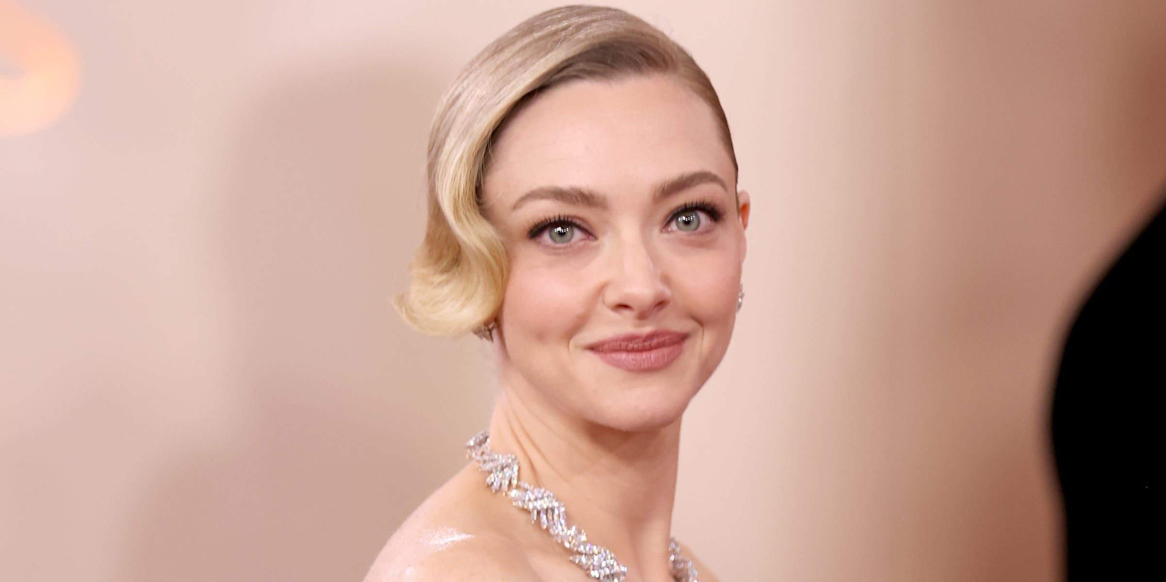 The cozy Reformation sweater Amanda Seyfried wore to a Golden Globes ...