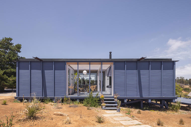 Iragüen Viñuela experiments with "expressive potential" of prefab ...