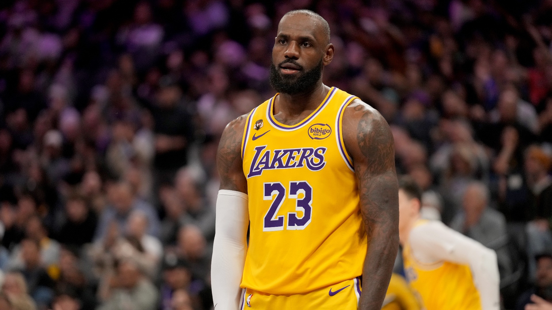 LeBron James wears controversial commemorative patch