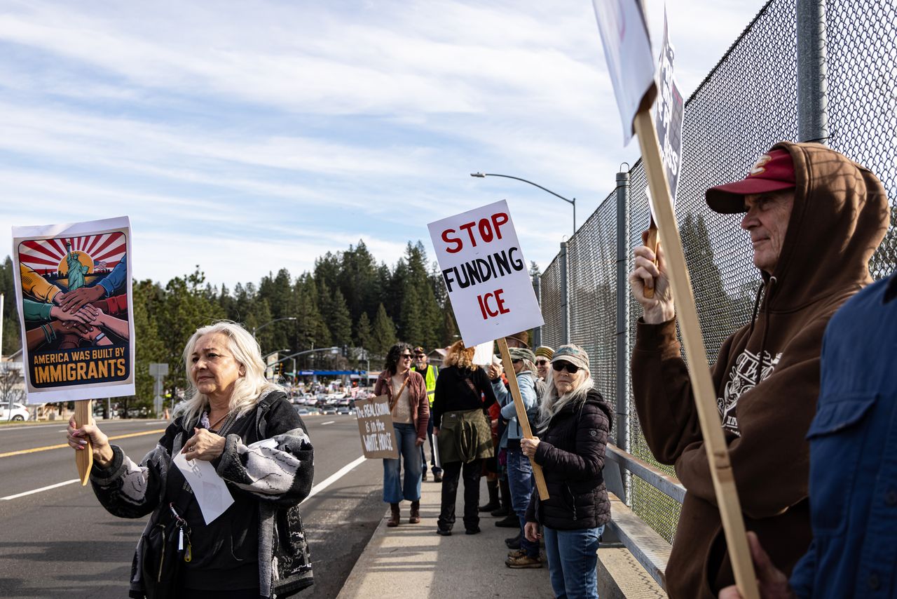 Anti-ICE protester, 21, permanently blinded by federal agent who shot ...
