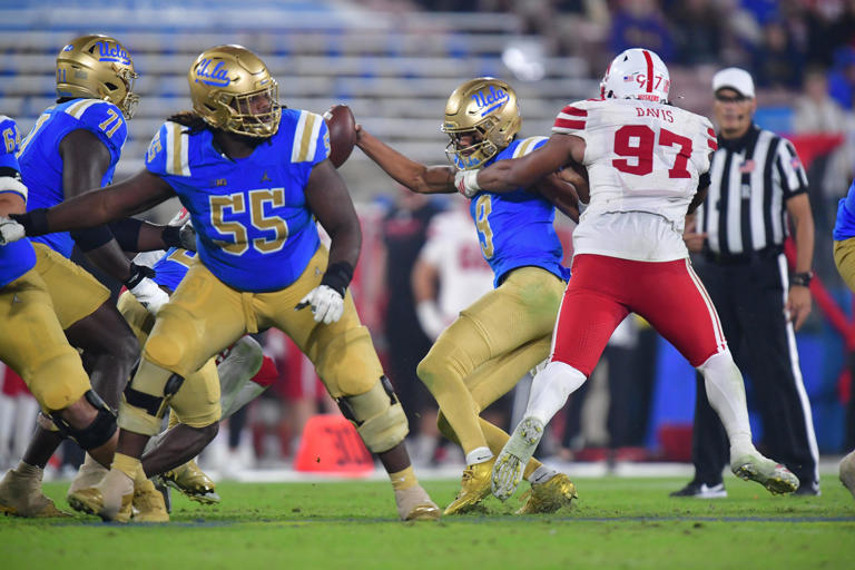 Potential FSU defensive line target enters transfer portal