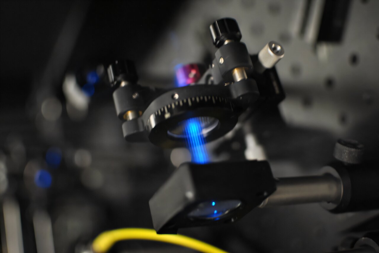 Scientists demonstrate low-cost, high-quality lenses for super-resolution microscopy