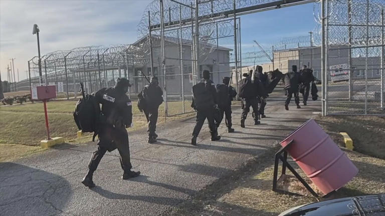 Eyewitness: 'Blood and weapons' throughout visitation room as GA prison ...