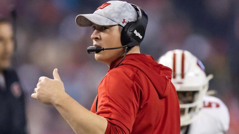 Insider claims Cowboys waiting for their defensive coordinator to be ...