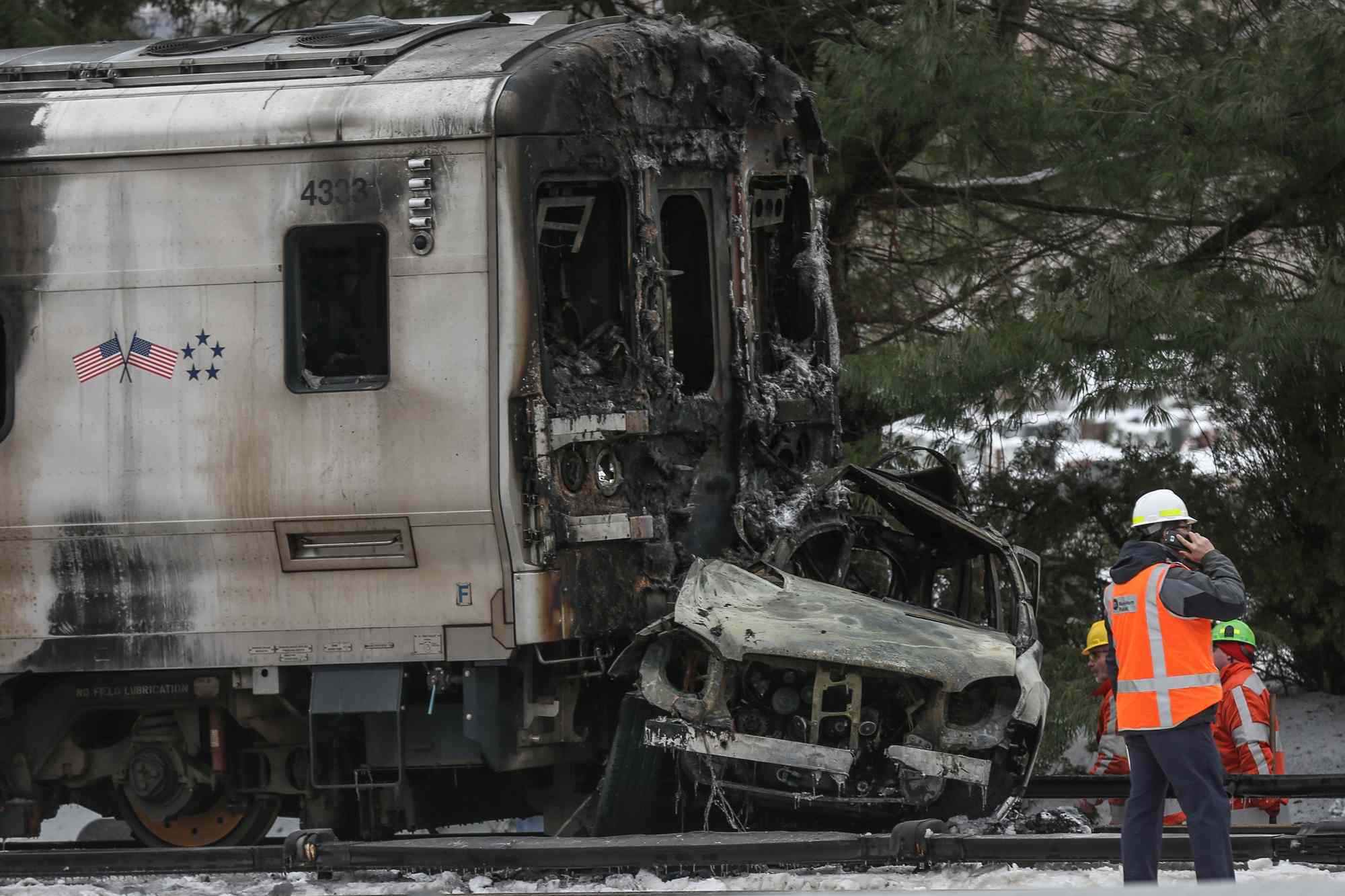 6 people died after train crashed into SUV that got stuck on the tracks ...