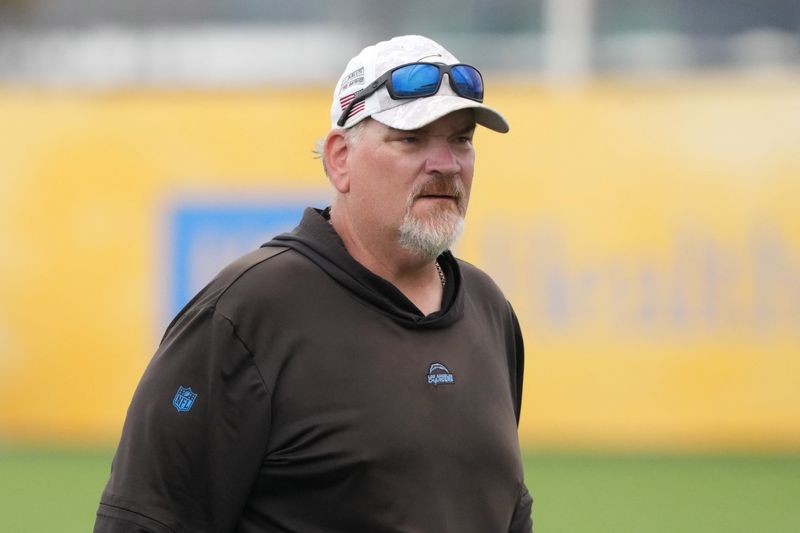 Chargers fire OC Greg Roman, OL coach Mike Devlin