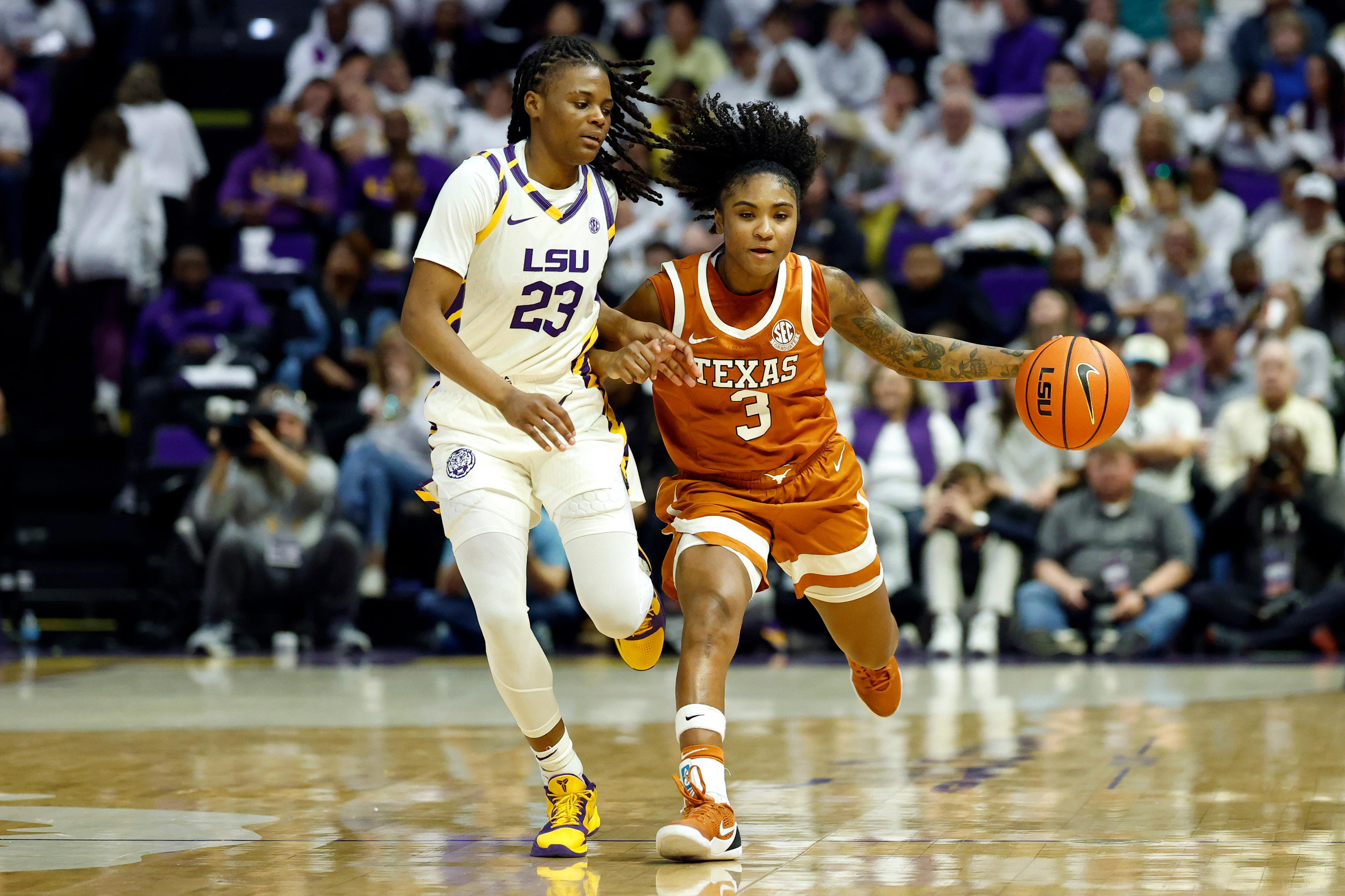 Texas falls, LSU rises six spots in women's basketball coaches poll