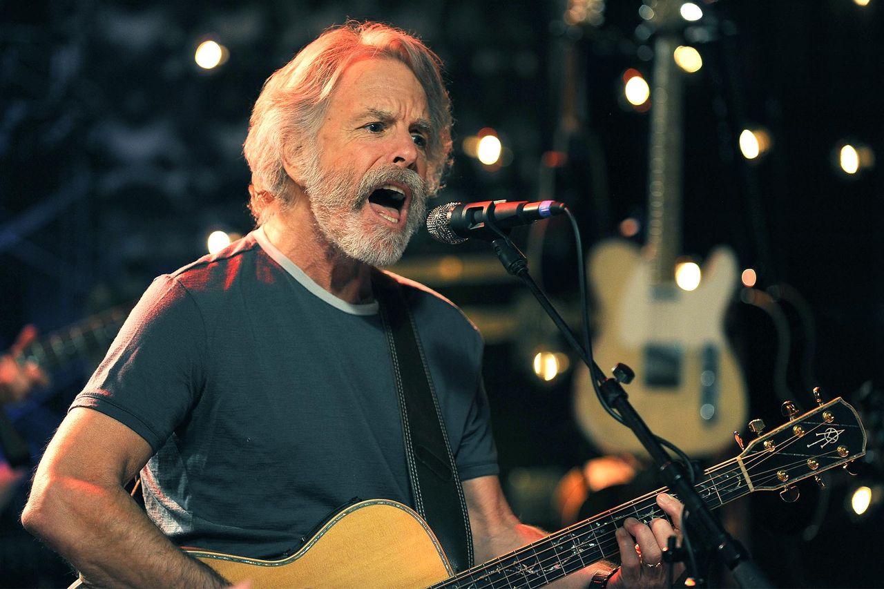 Zach Bryan's wife gave him Bob Weir's guitar as a wedding gift, just ...