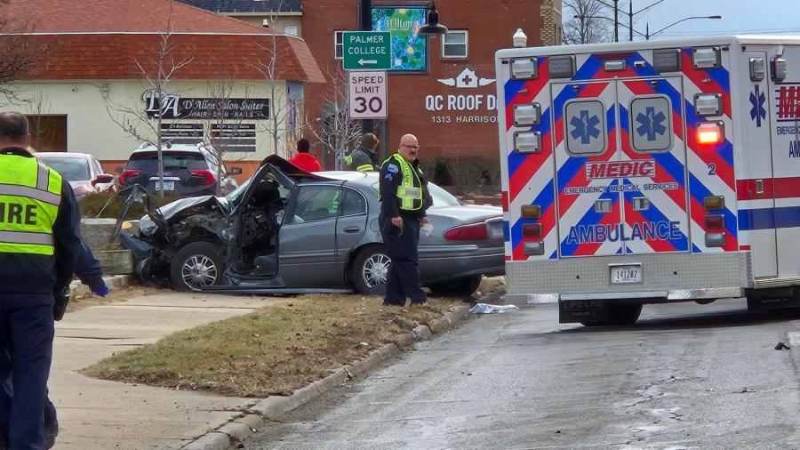 2 vehicle crash blocks Harrison Street