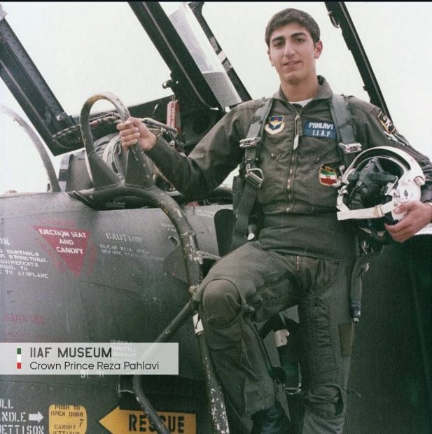 Quién es Reza Pahlavi, el hijo del último sah de Persia que anima a ...