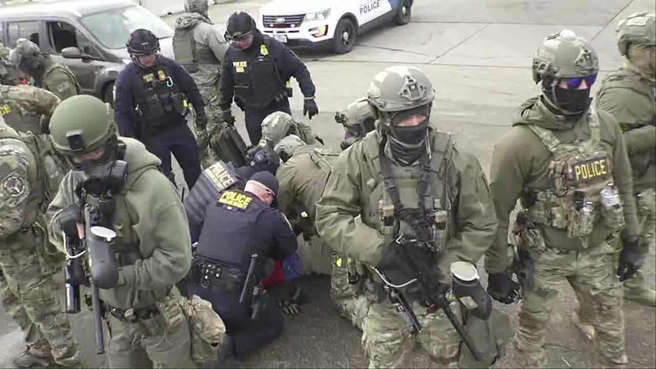 Live updates | ICE in Minnesota: Anti-ICE protests get heated outside ...