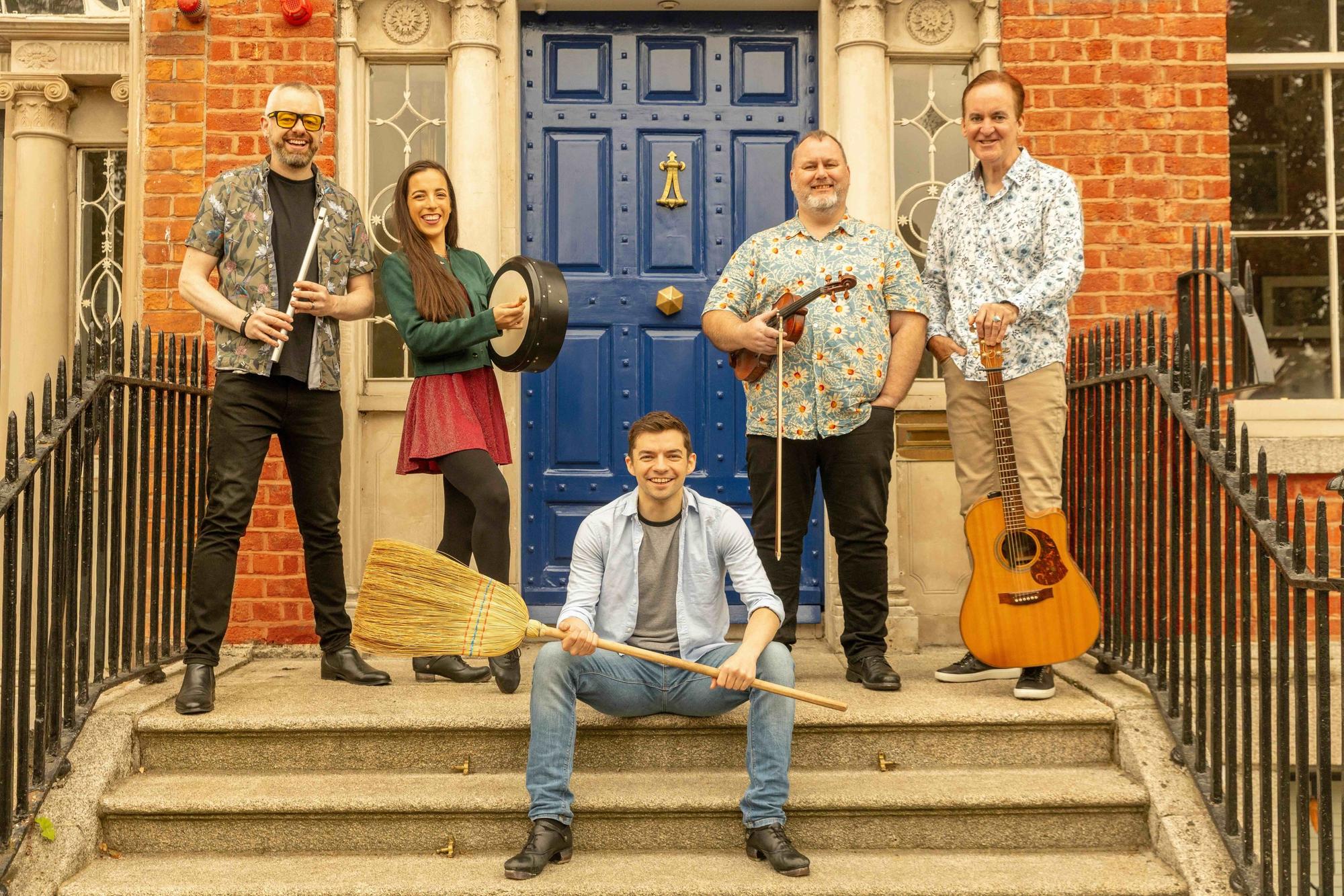 The Irish House Party: A traditional song-and-dance celebration dating ...