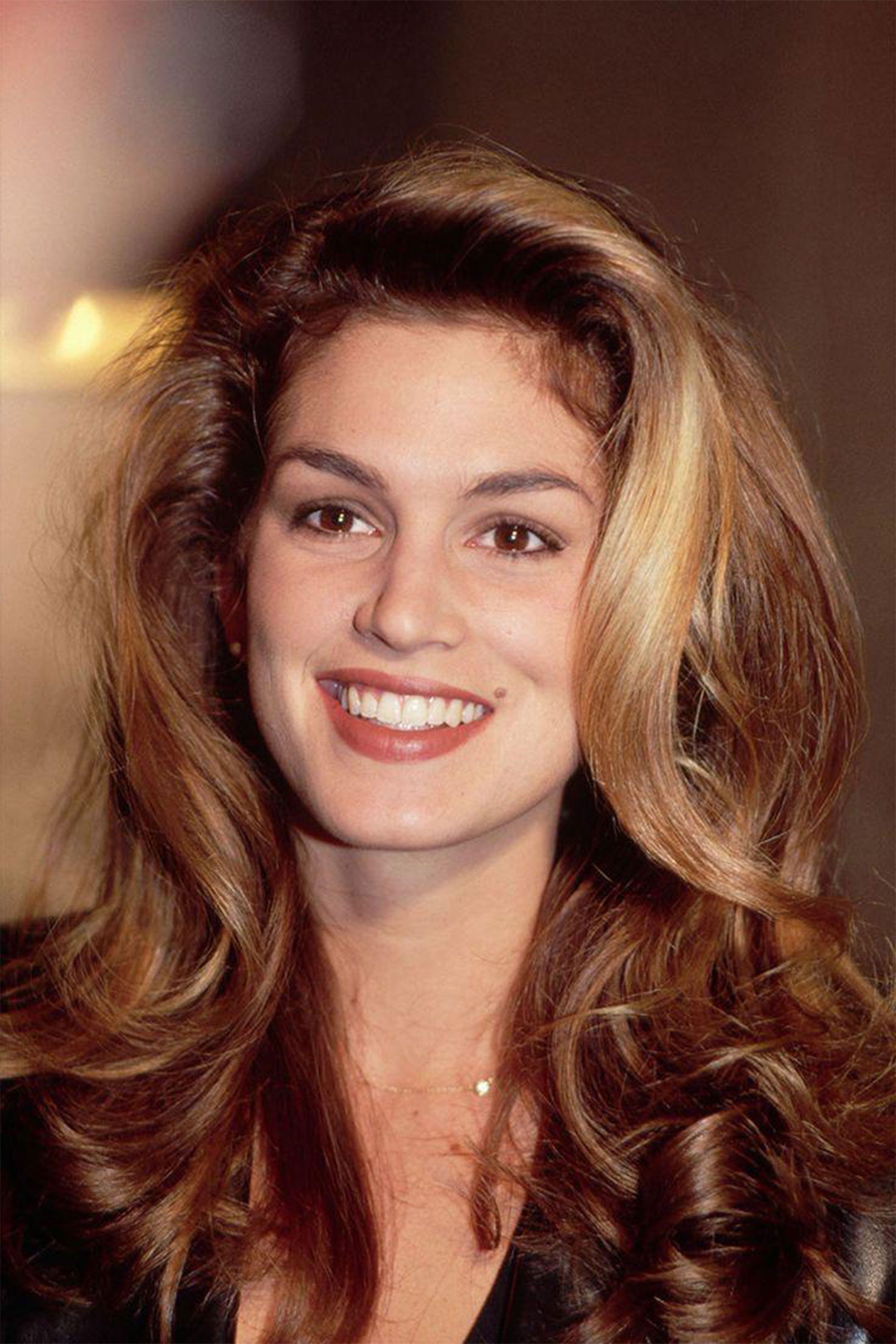 Mechón lateral efecto soufflé: la estética nostálgica que dominará 2026