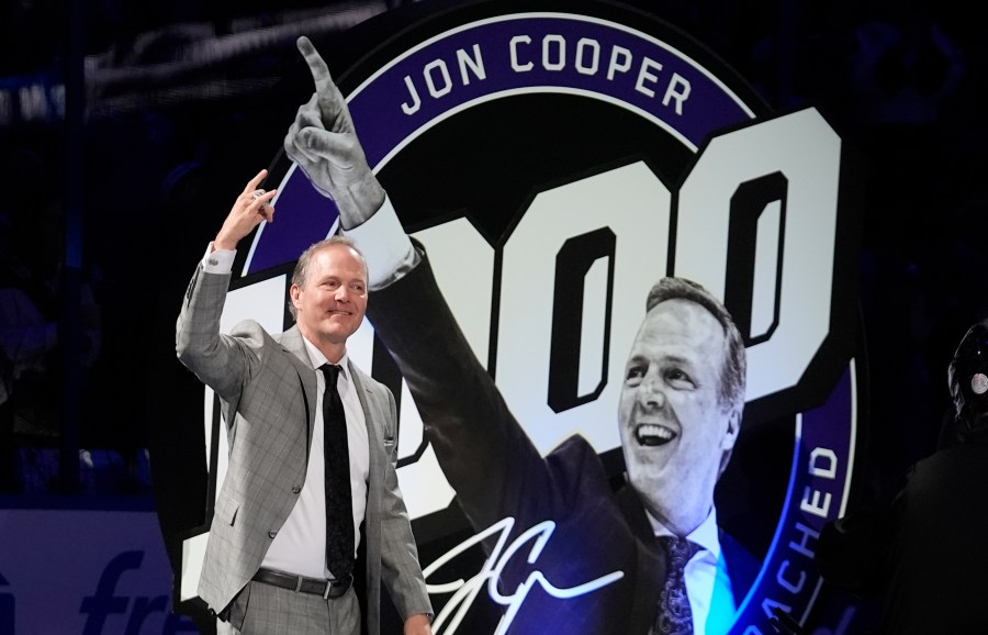 Former Gamblers head coach becomes second-fastest to 600 NHL wins