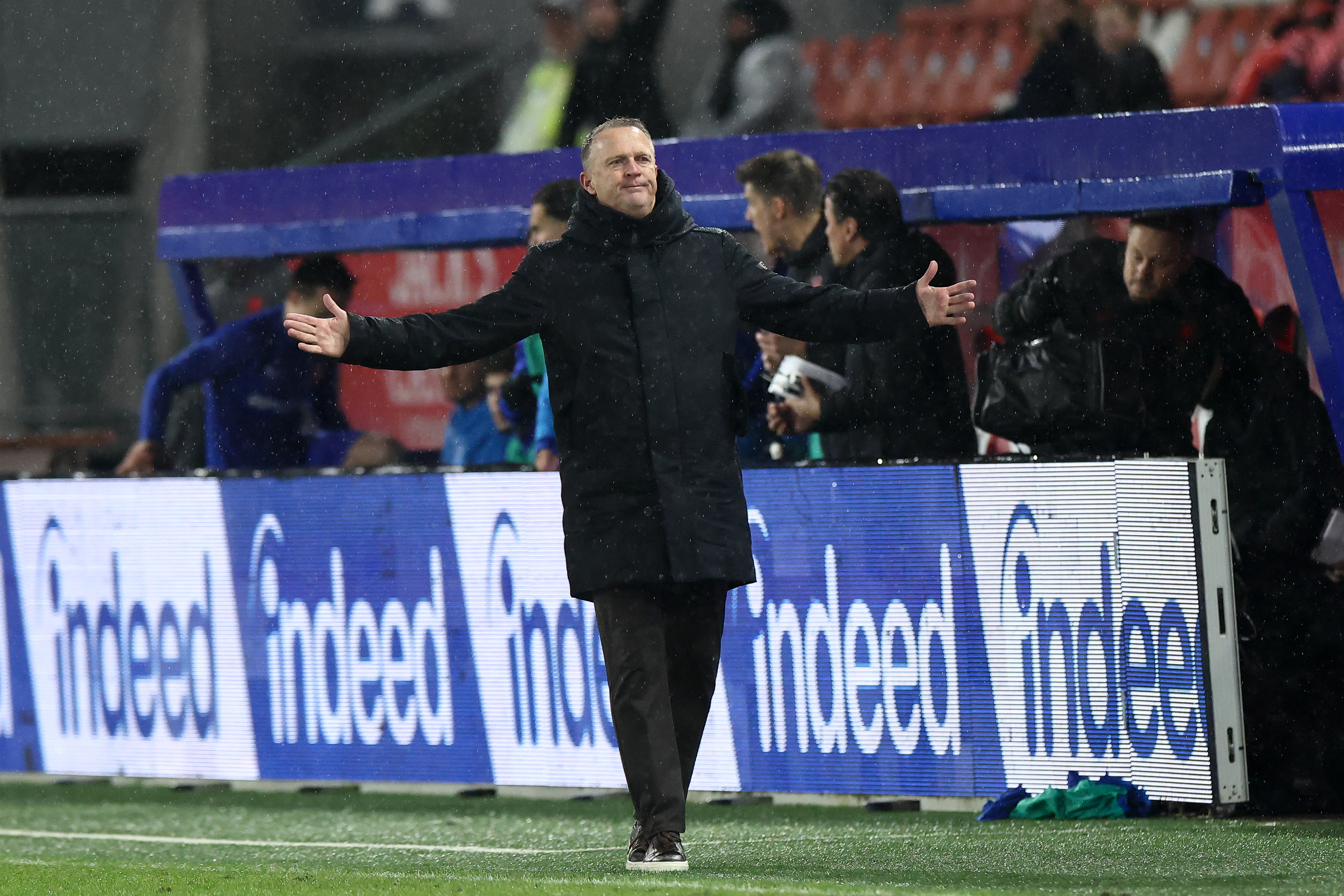 Van den Brom draaide wedstrijd om met beelden en wil samenwerken met ...