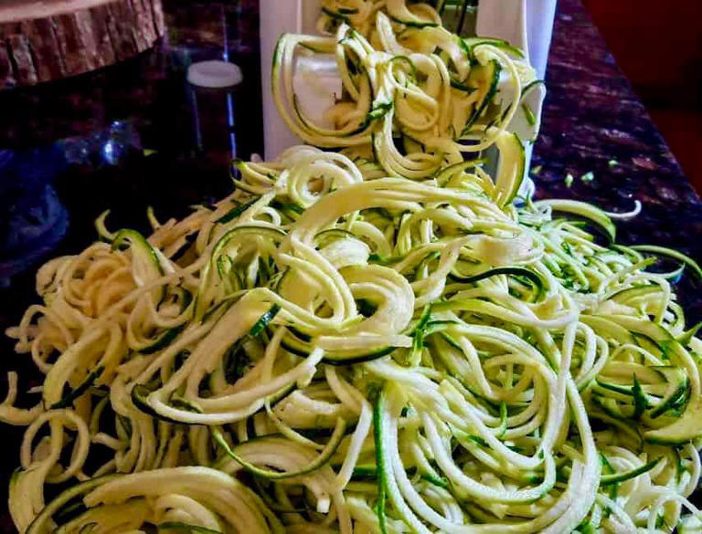 Cold zucchini noodle salad