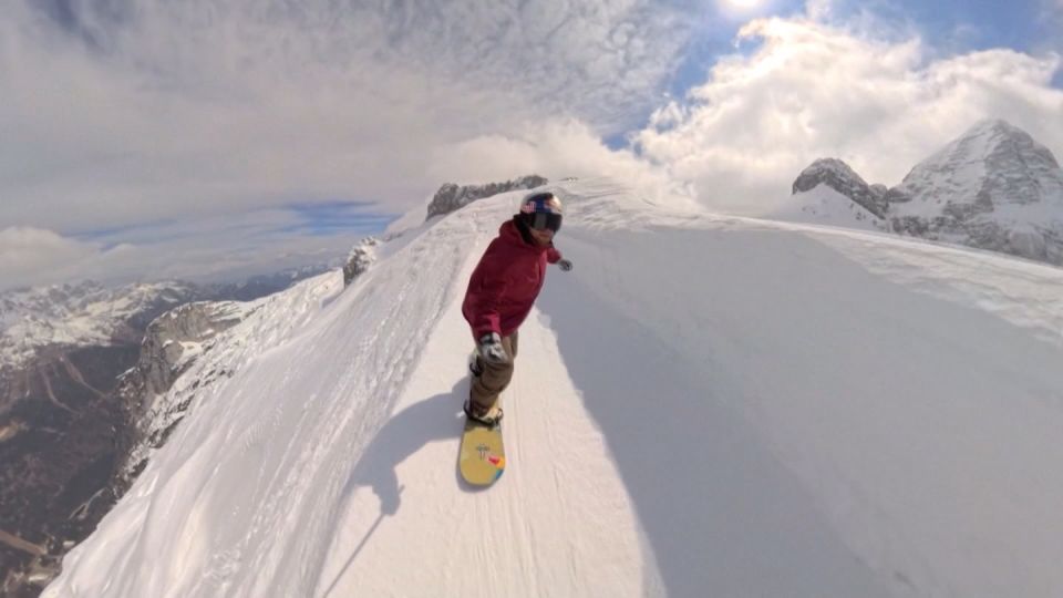 Snowboarders shred 'tightrope' course in Italian Alps