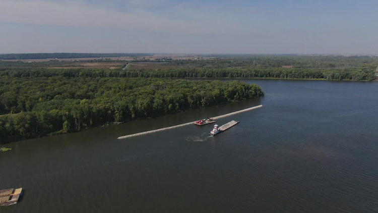Stranded boaters rescued on Mississippi River in Clinton County