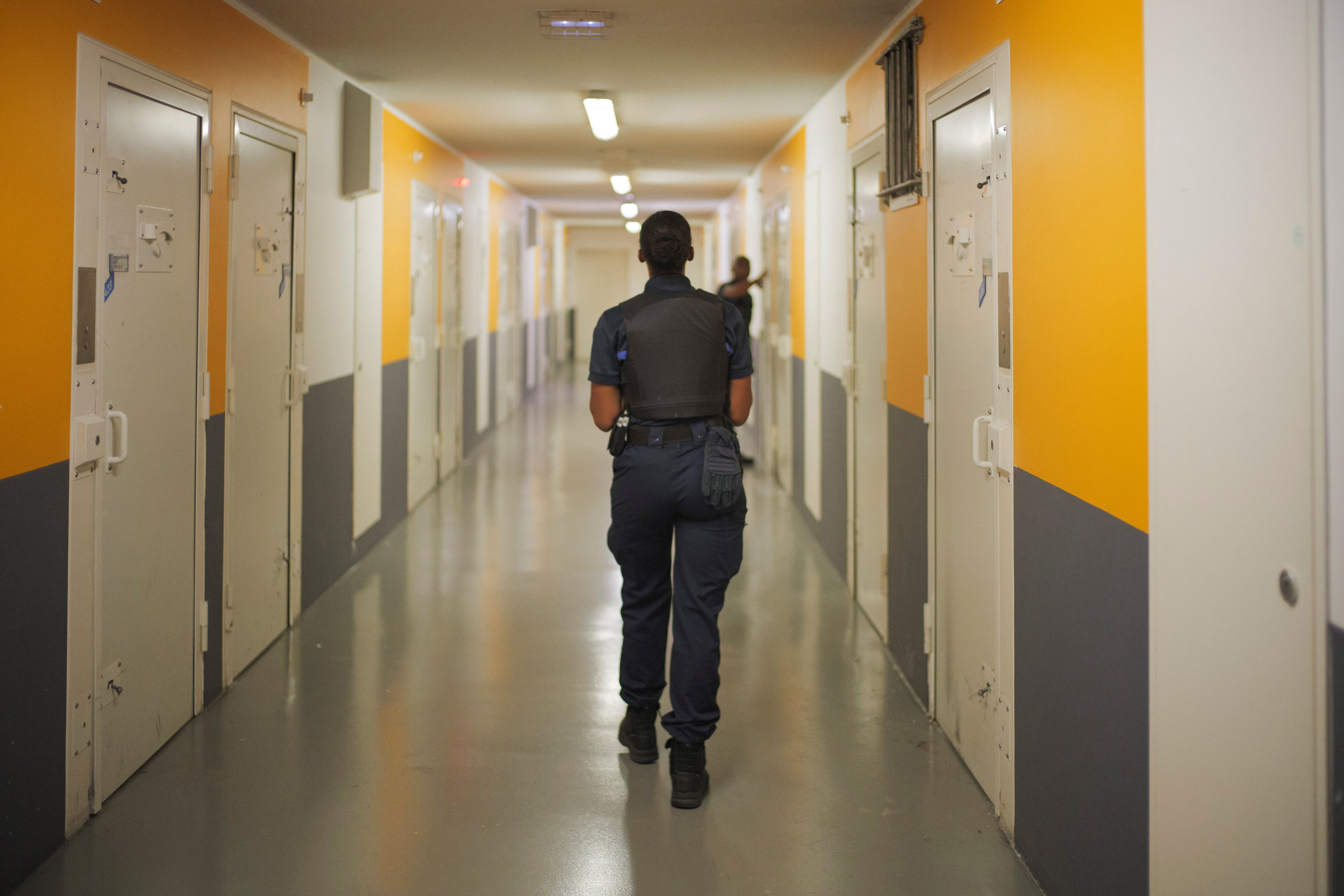 Deux ans de prison requis contre des détenus accusés d’avoir relayé un ...